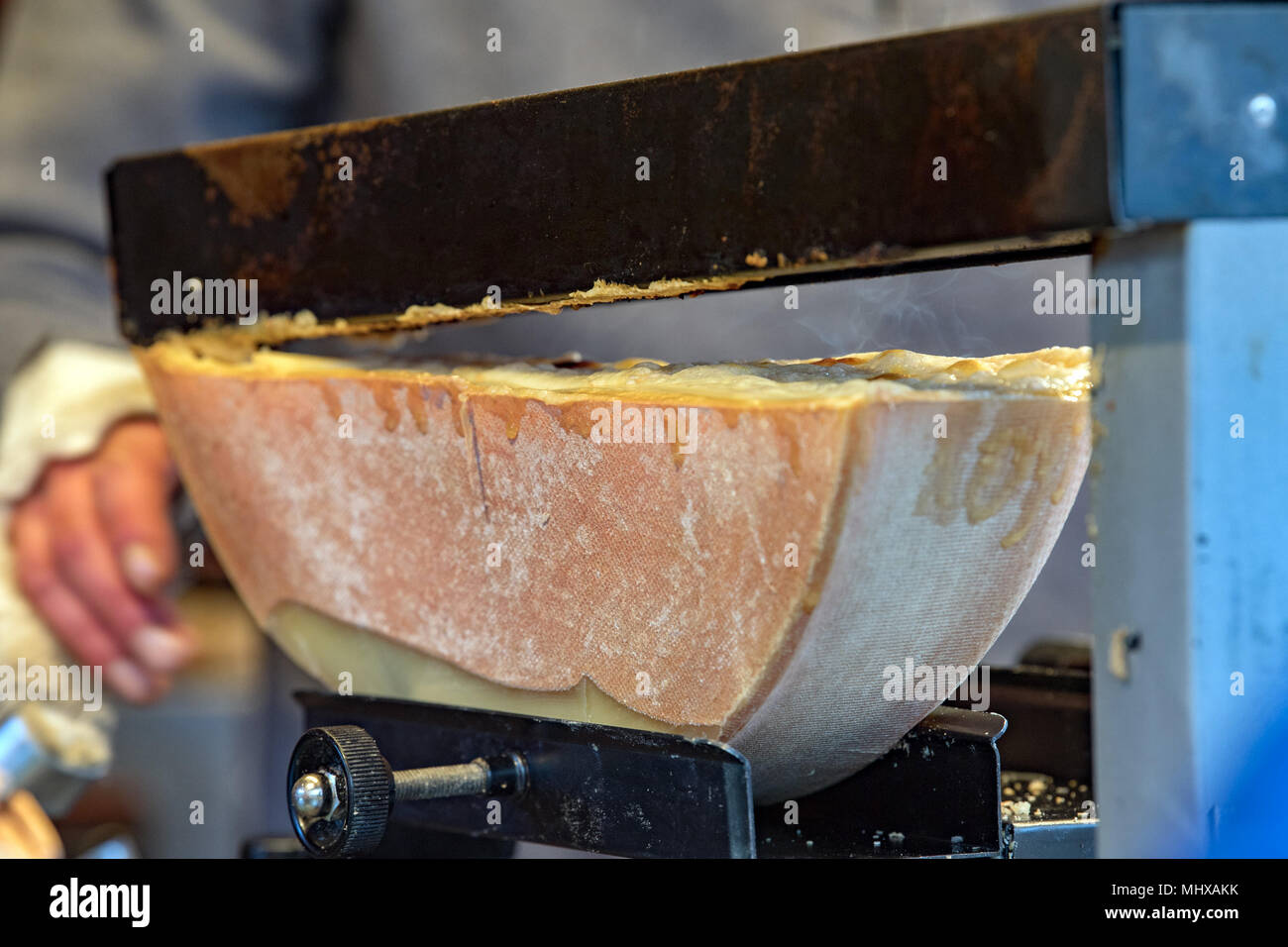 Fromage à raclette fond blanc Banque de photographies et d’images à ...