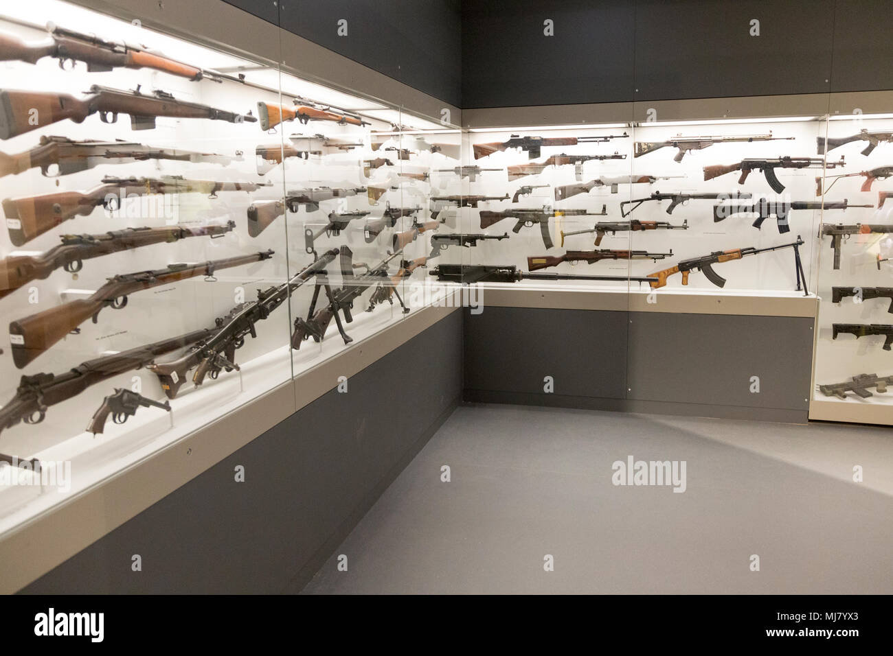 L'affichage des armes dans l'armurerie REME museum, MOD Lyneham ...
