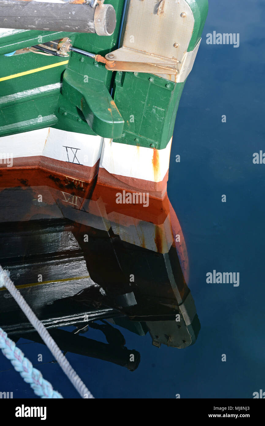Vieux gouvernail de bateau en bois Banque de photographies et d’images à haute résolution - Alamy