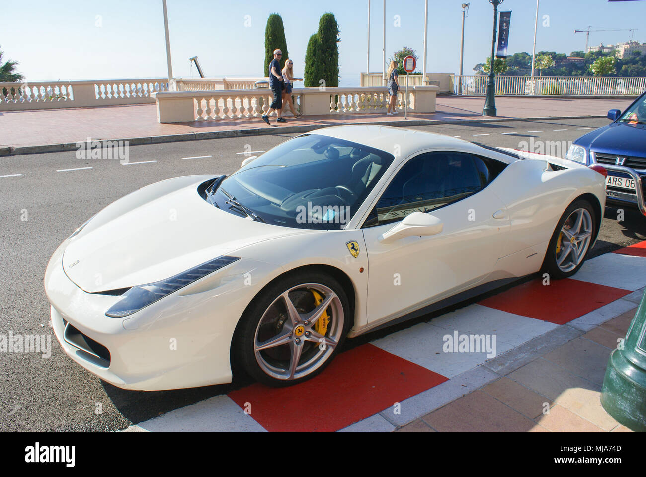 Ferrari blanche Banque de photographies et d’images à haute résolution ...