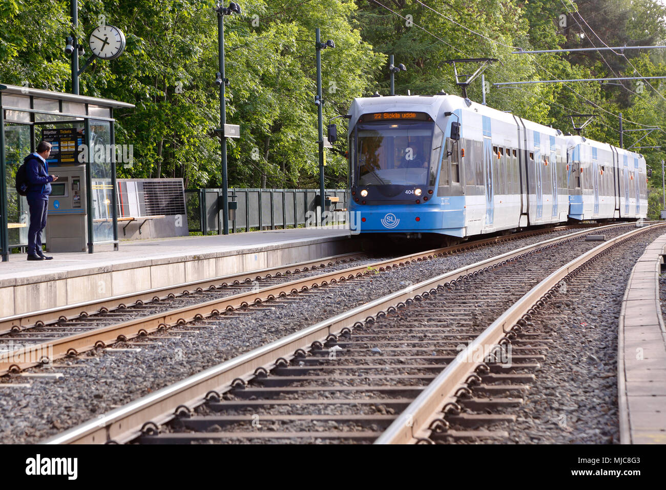 Stockholm, Suède - le 9 juin 2016 : une personne qui les attend lorsqu ...