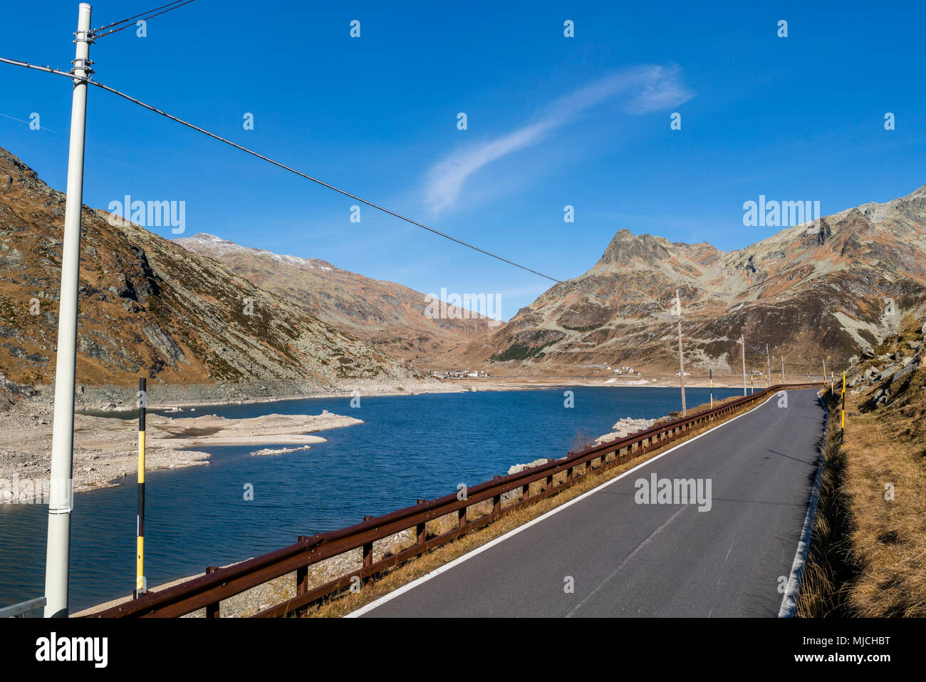 Lago di montespluga Banque de photographies et d’images à haute ...