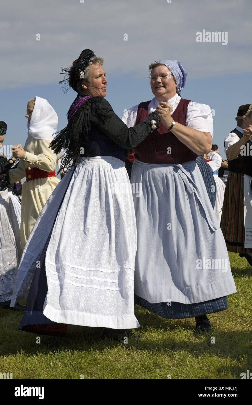 Traditional costumes in schleswig holstein Banque de photographies et d ...