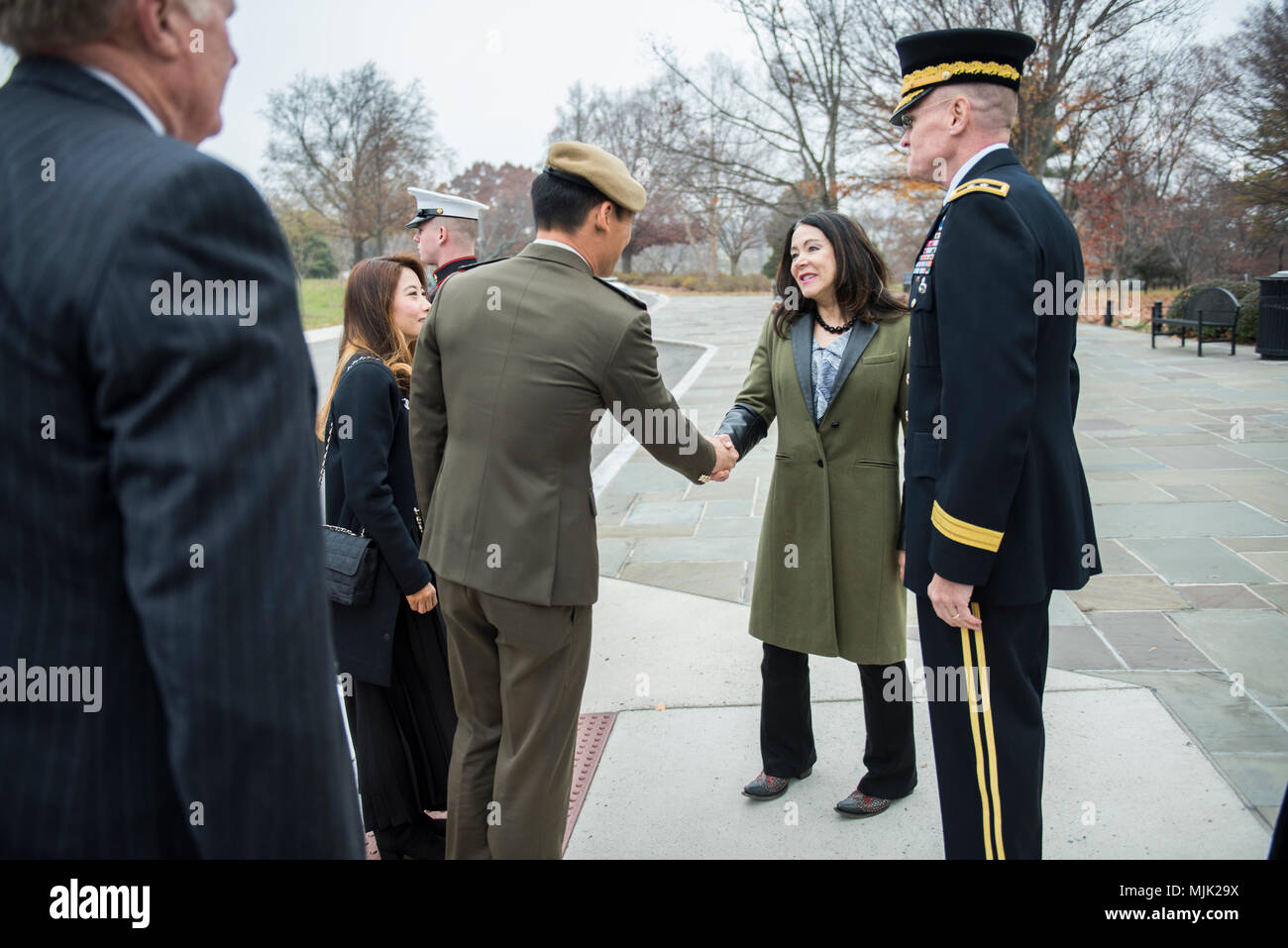 Le lieutenant général Perry Lim, chef de la force de défense, les ...