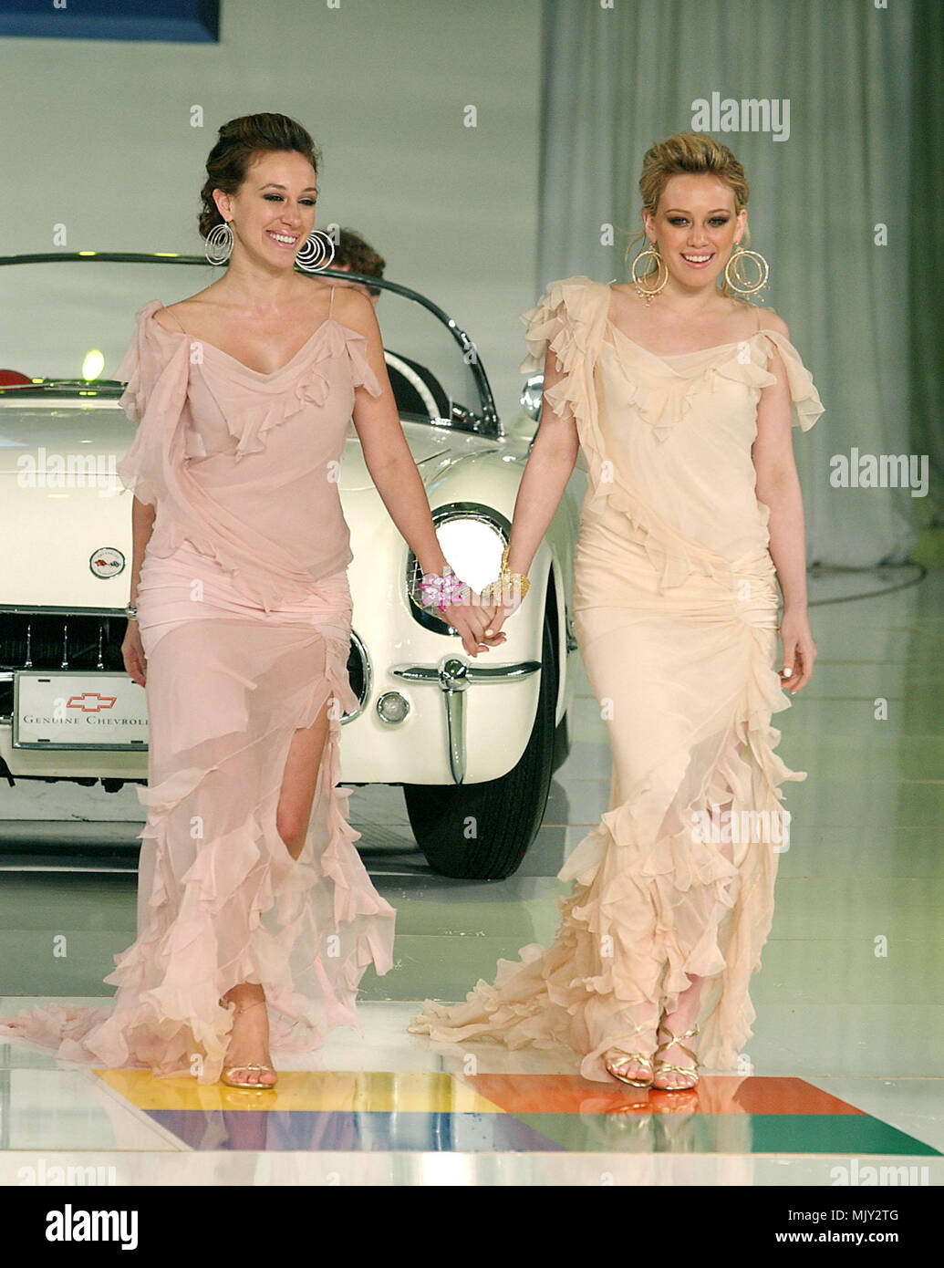Haylie Duff et sur le rumway Hilarie au GM et dix Fashion Show au cœur ...
