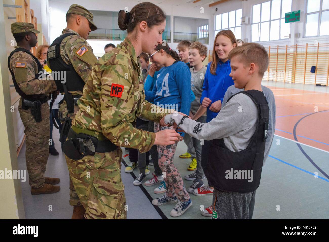 Menottes école Banque de photographies et d’images à haute résolution ...