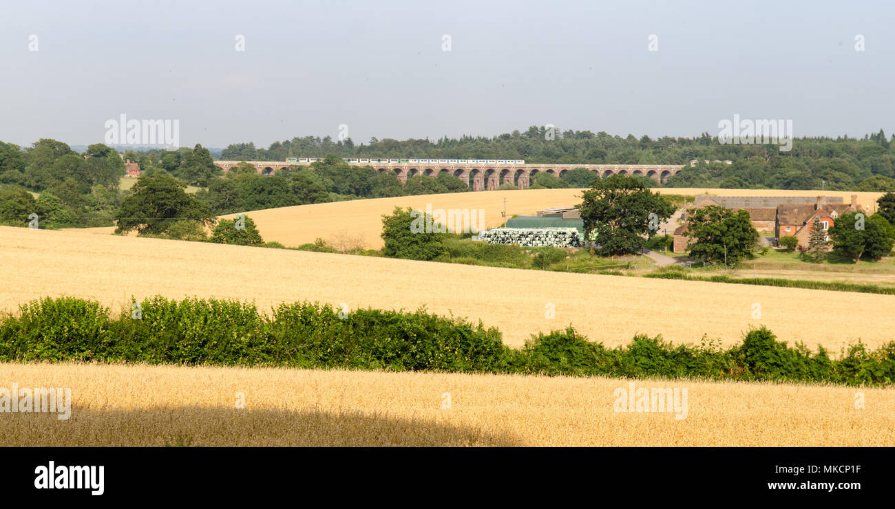 Balcombe, England, UK - 26 juillet 2014 : Le sud de trains de voyageurs ...