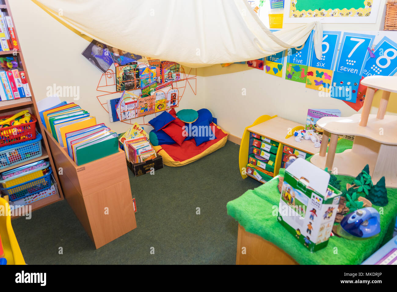 Coin lecture Banque de photographies et d’images à haute résolution - Alamy