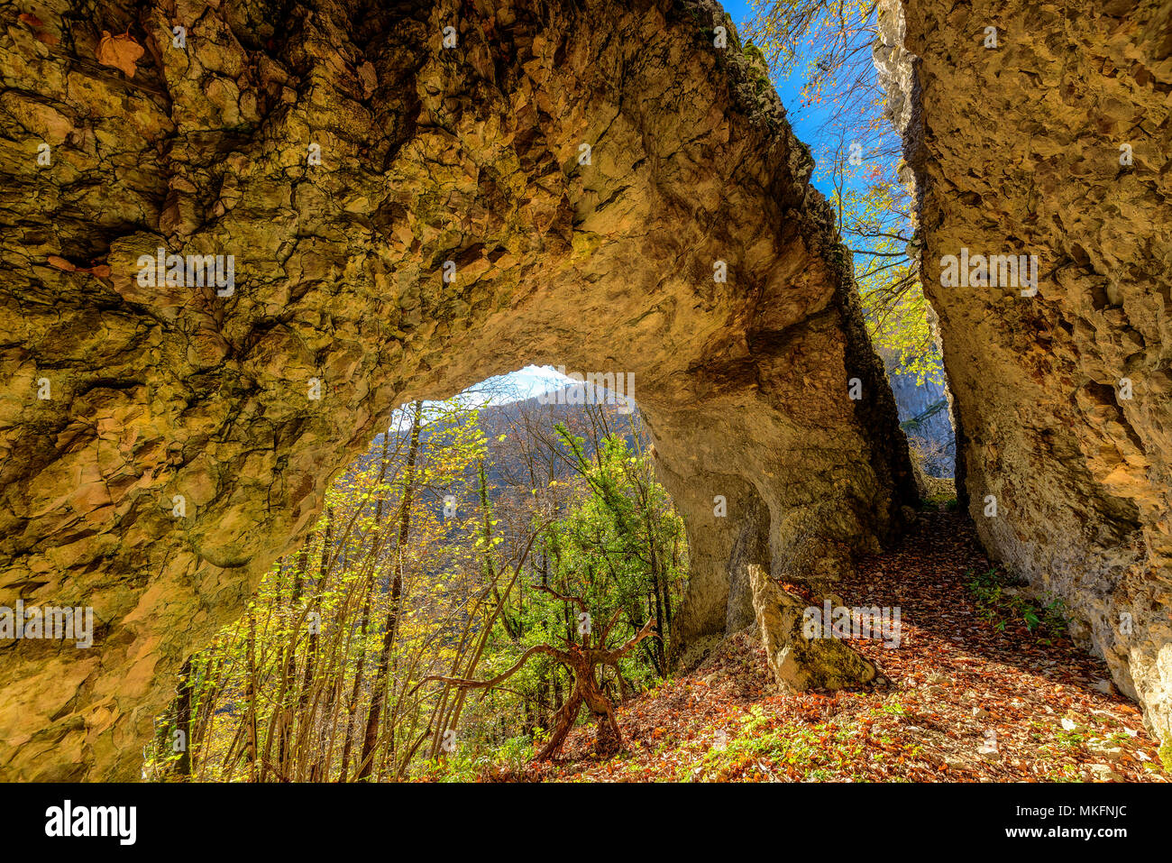 Arche de l'ecorche bœuf, double arch, creusées dans la pierre calcaire ...