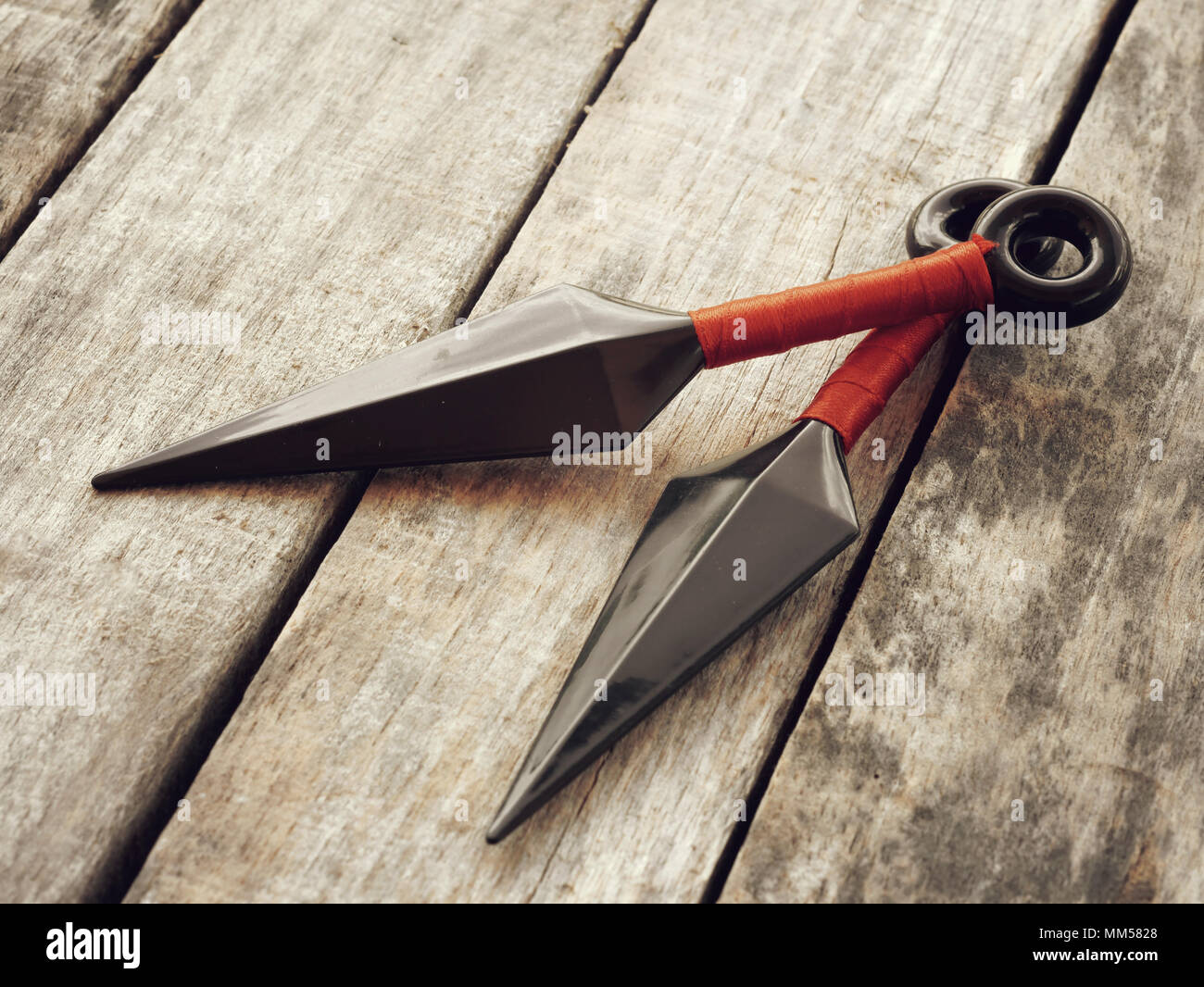 Armes ninja Banque de photographies et d’images à haute résolution - Alamy