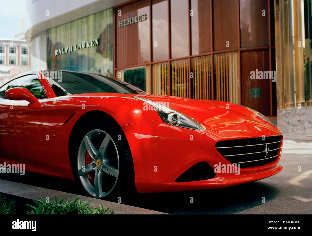 Transports - Classique super voiture - Ferrari à Sukhumvit à Bangkok en ...