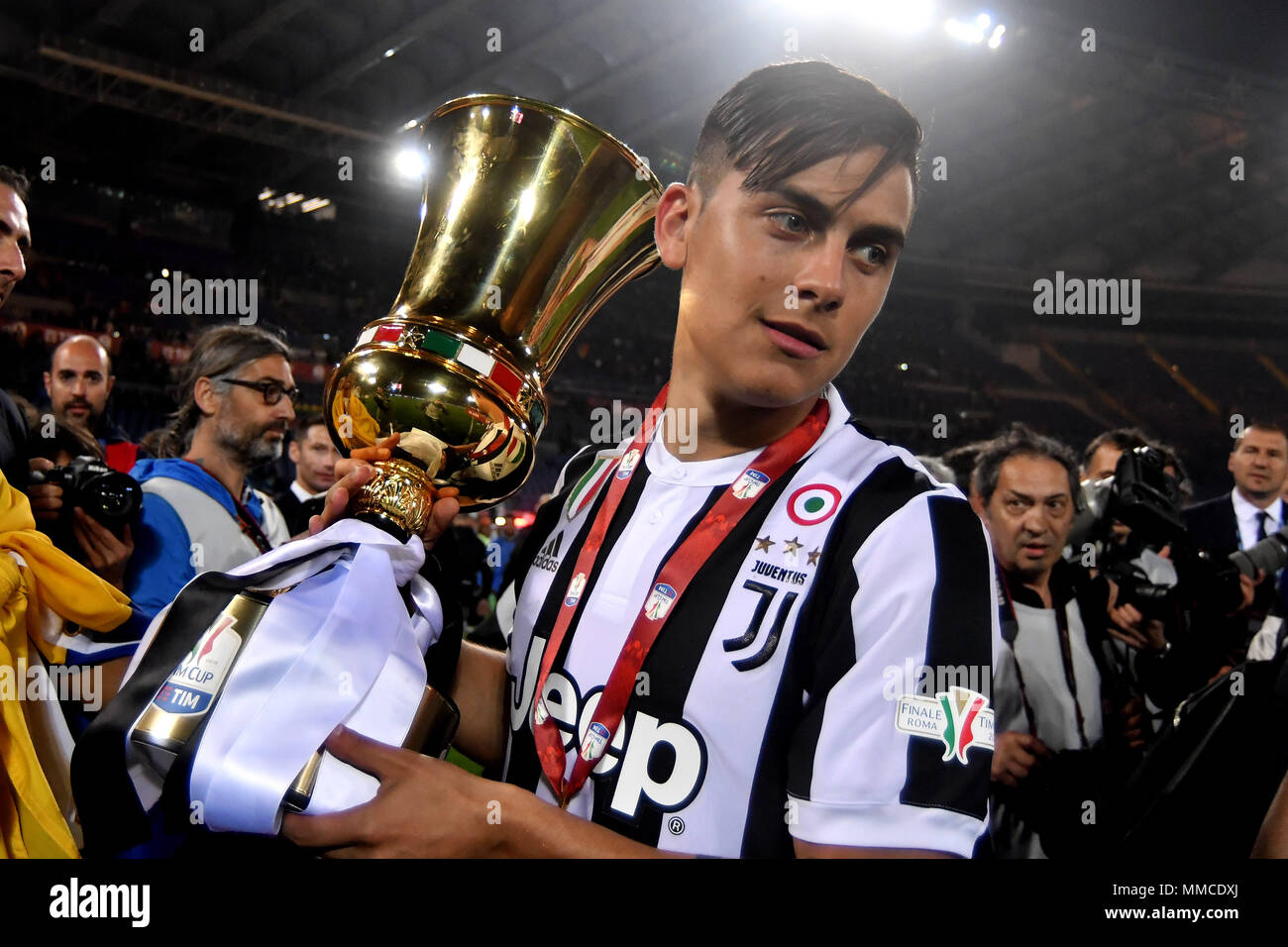 Paulo dybala celebration Banque de photographies et d’images à haute ...