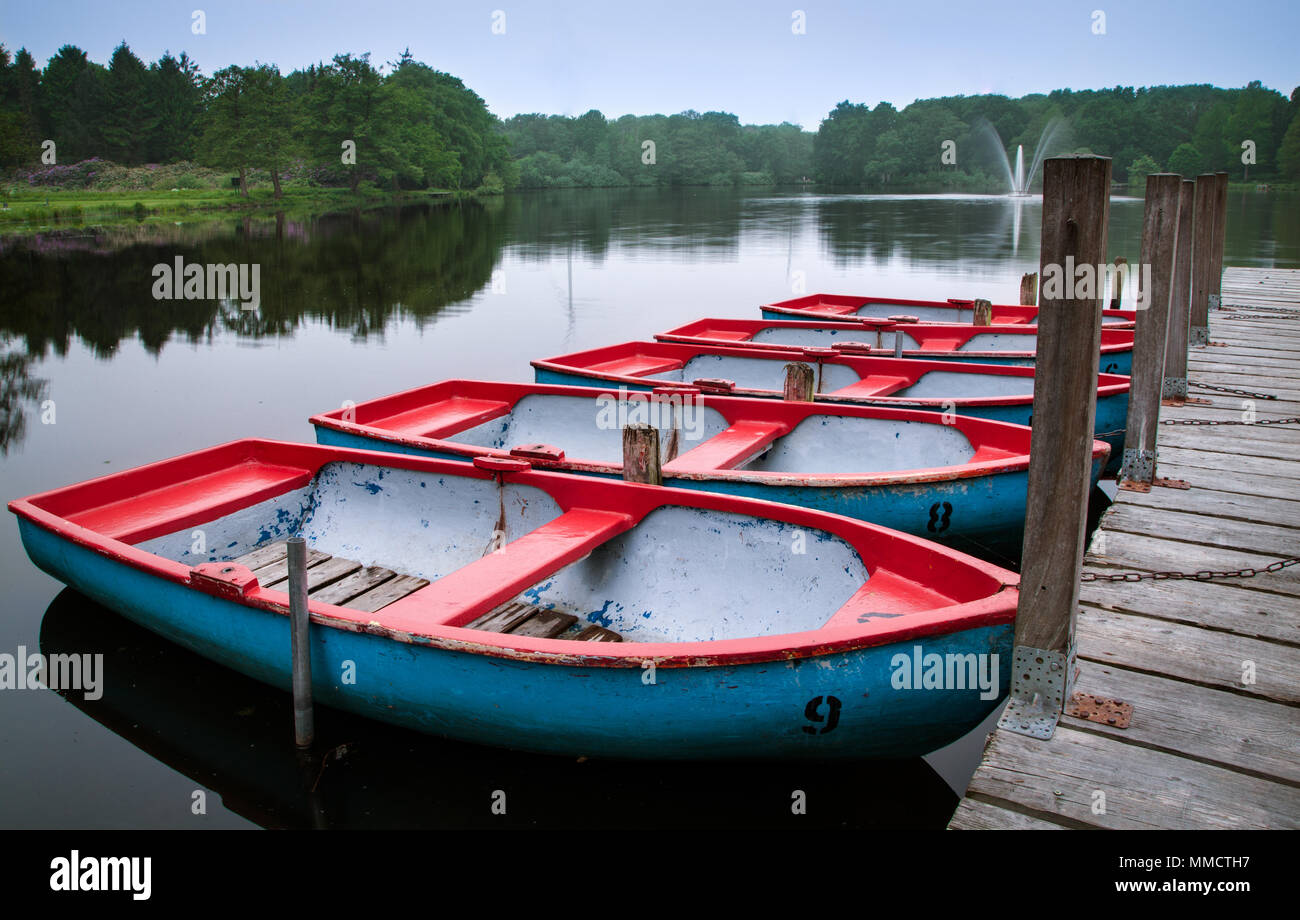 Lac loisir aviron barque Banque de photographies et d’images à haute ...