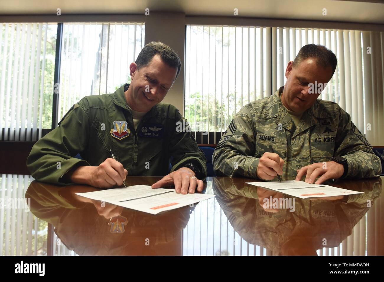 Le colonel Christopher Sage, 4e Escadre de chasse, commandant en chef ...