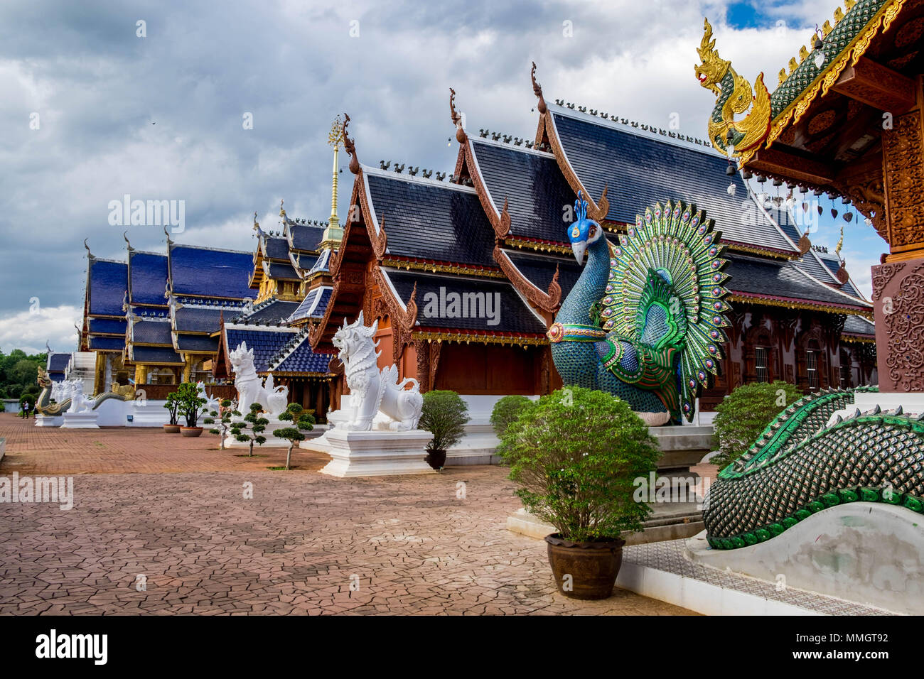 Ban Den temple est un temple thaïlandais qui est situé dans la partie ...