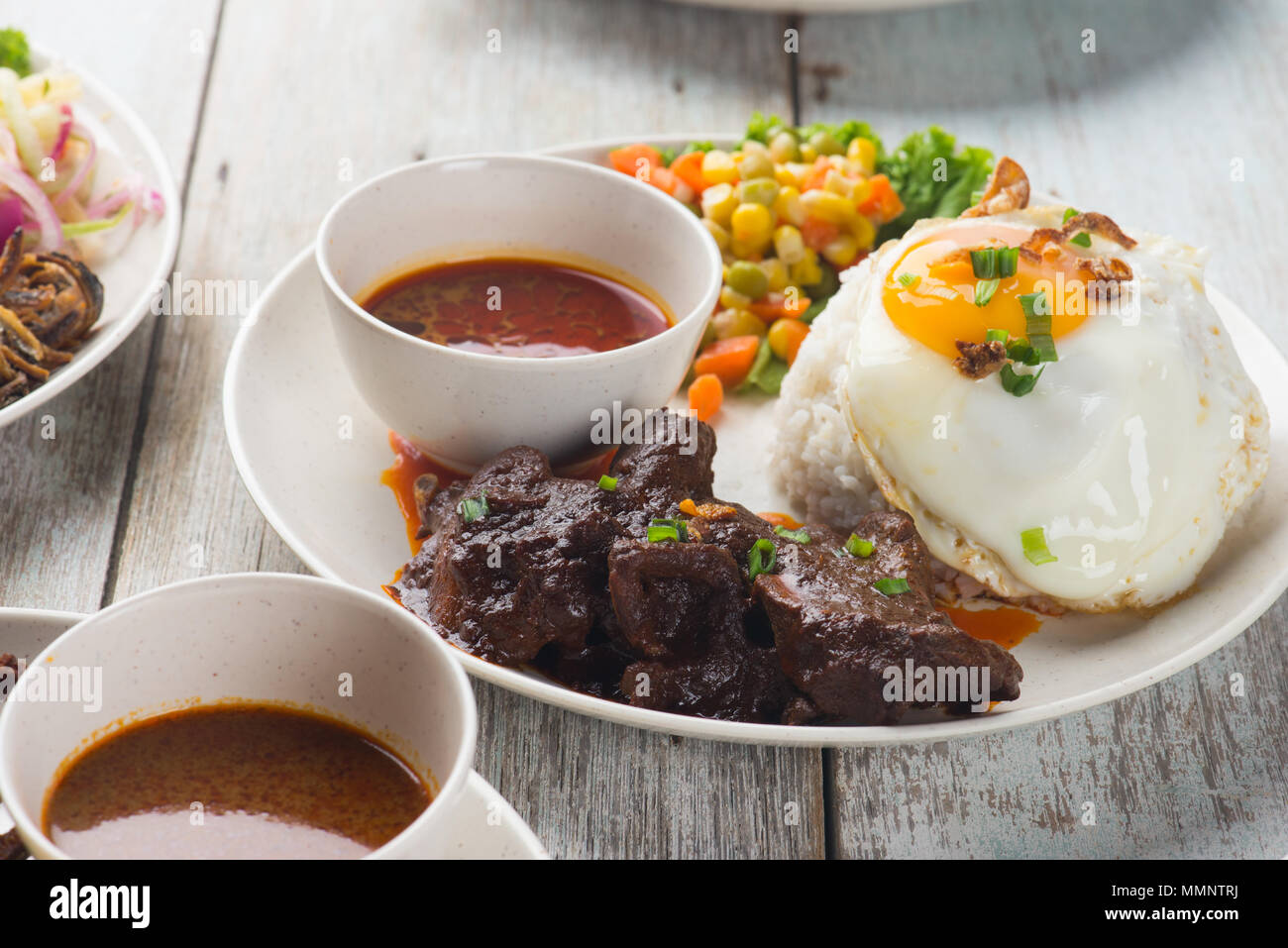 Beef rendang Banque de photographies et d’images à haute résolution - Alamy