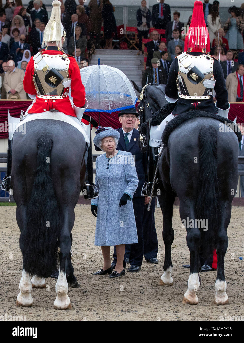 La reine Elizabeth II présente la remise des prix pour le meilleur s ...