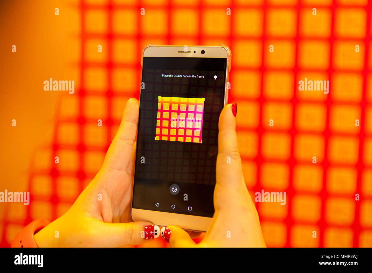 Scan qr code Banque de photographies et d’images à haute résolution - Alamy