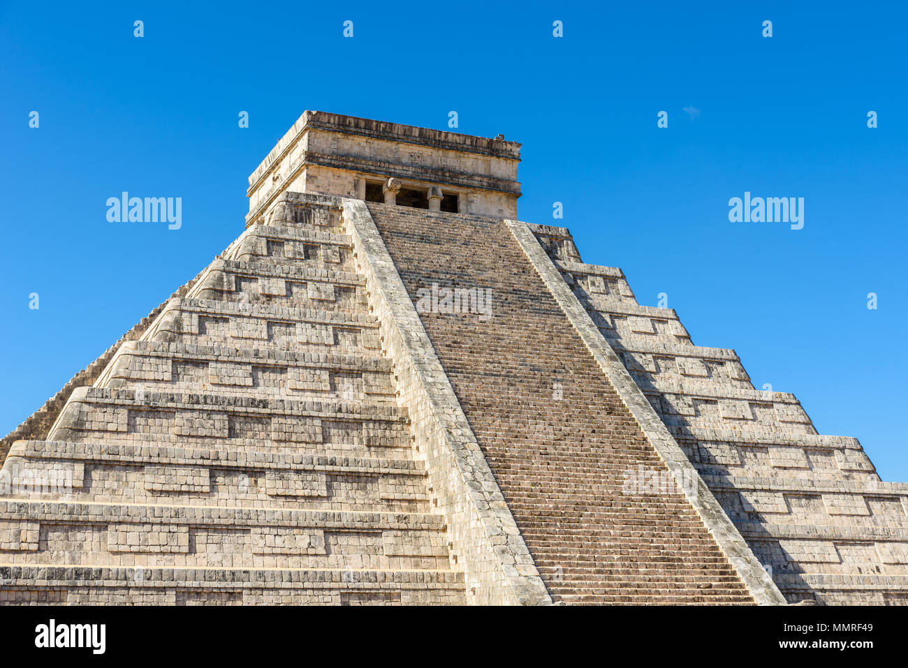 Chichen Itza - El Castillo Pyramide - ruines de temples anciens Mayas ...