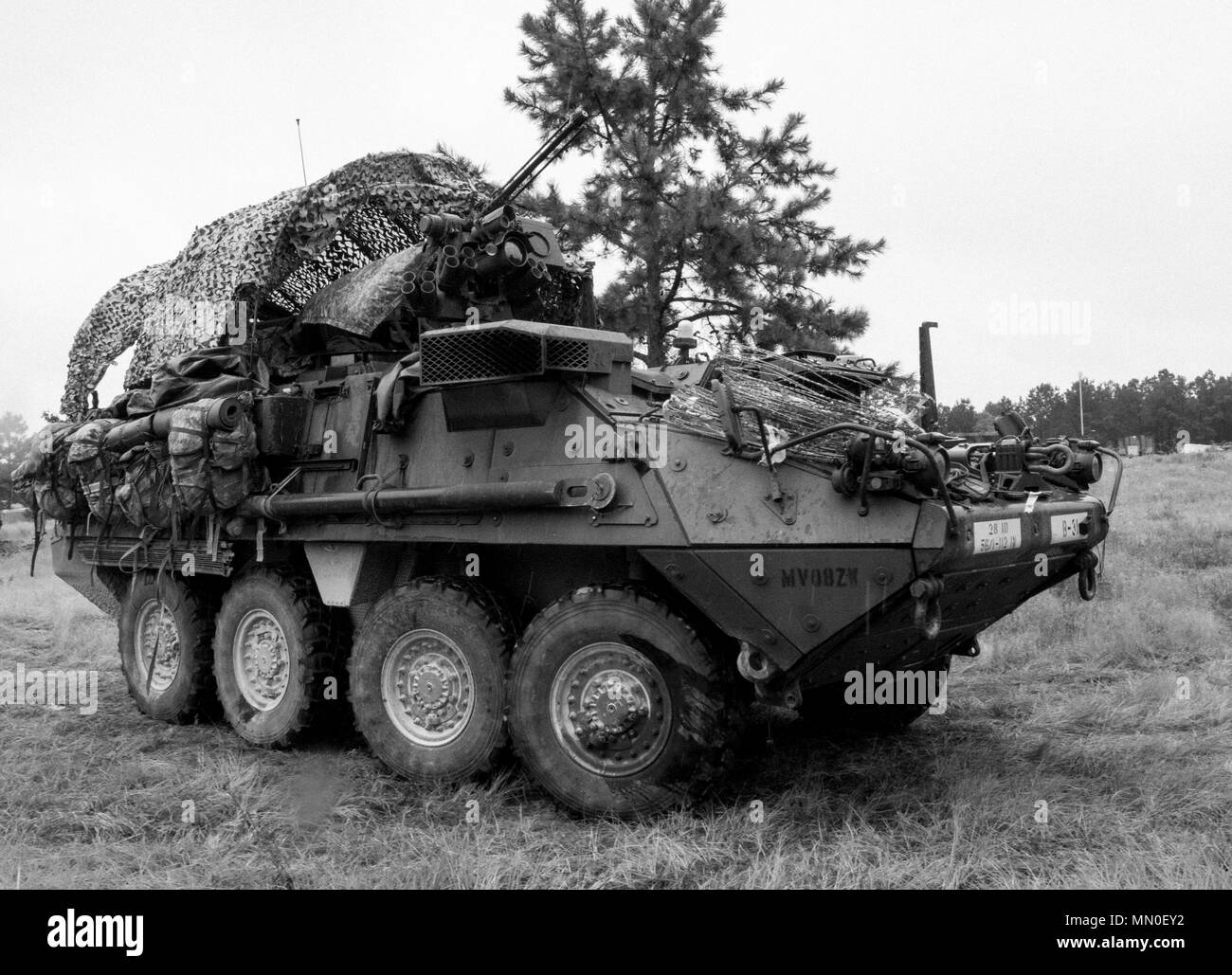 Stryker armored vehicle Banque d'images noir et blanc - Alamy