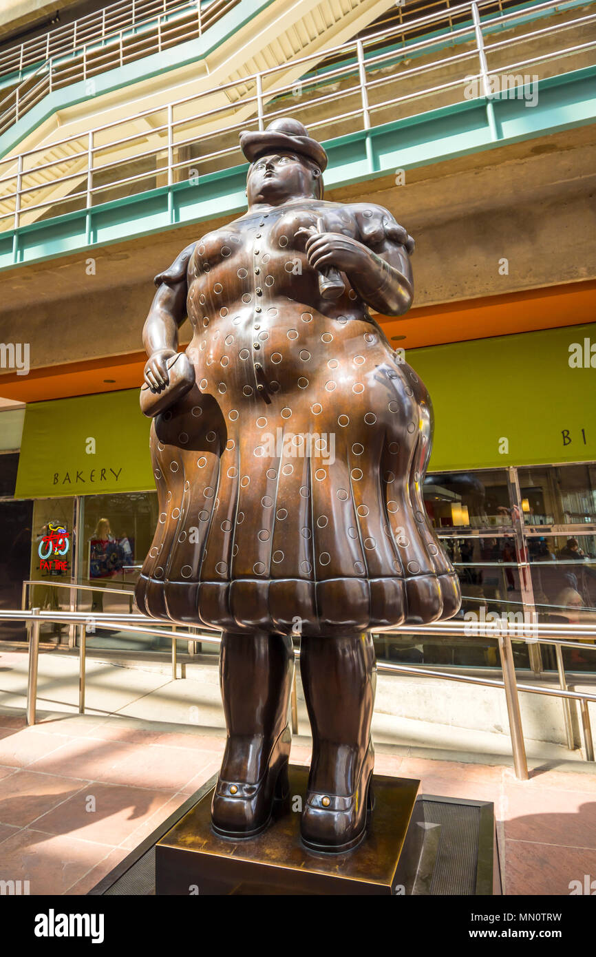 Fernando botero sculpture Banque de photographies et d’images à haute ...