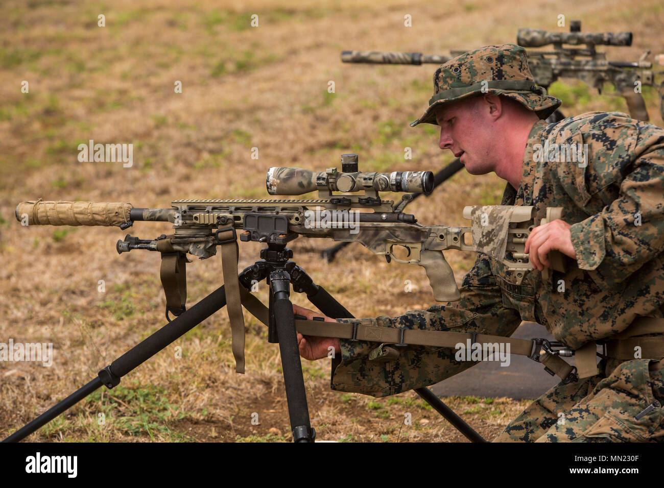 Lance le Cpl. William Pearn, un scout sniper candidat avec l'entreprise ...