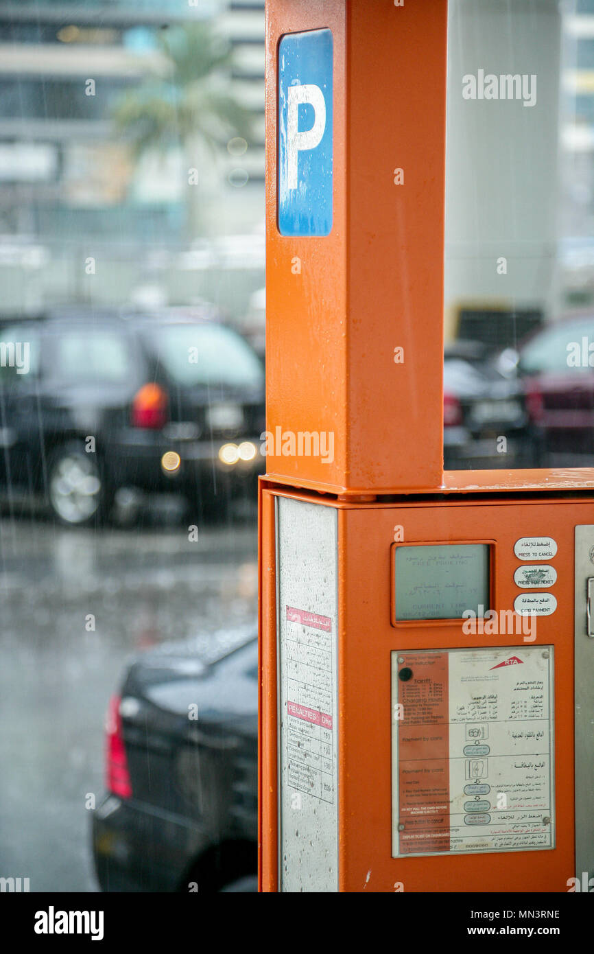 Parking ticket dispenser Banque de photographies et d’images à haute ...