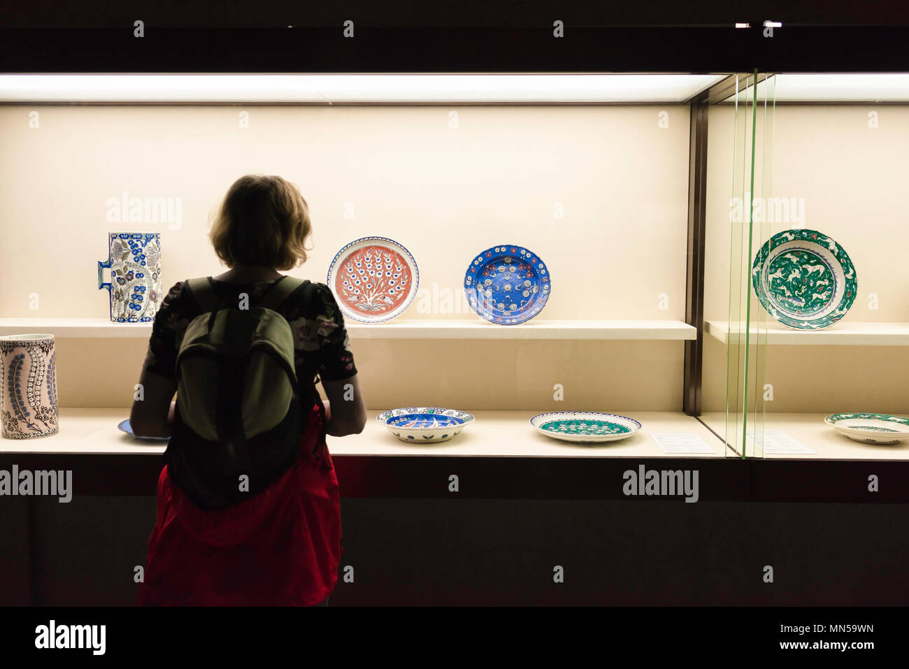 Lisbonne Gulbenkian, un visiteur du musée Gulbenkian ressemble à un ...
