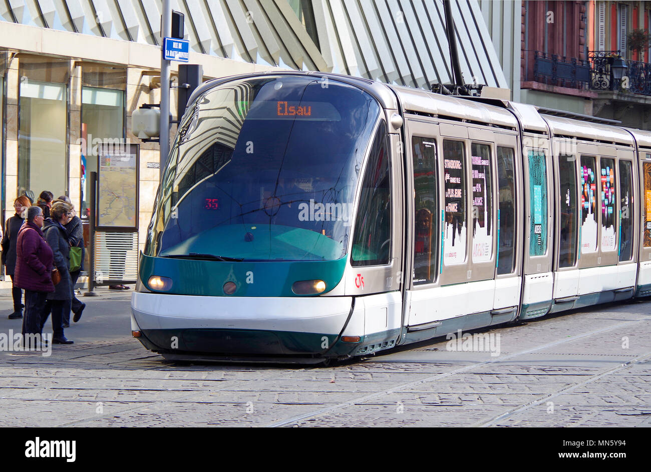 Premier de la nouvelle vague de tramways en france Banque de photographies et d’images à haute ...