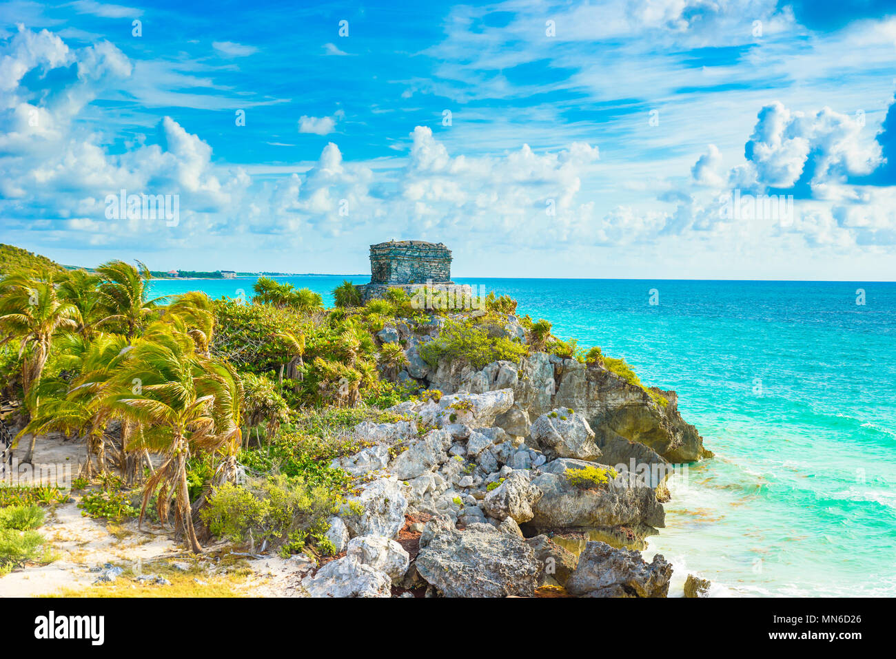 Les ruines mayas de Tulum sur la côte tropical. Dieu des vents Temple à ...