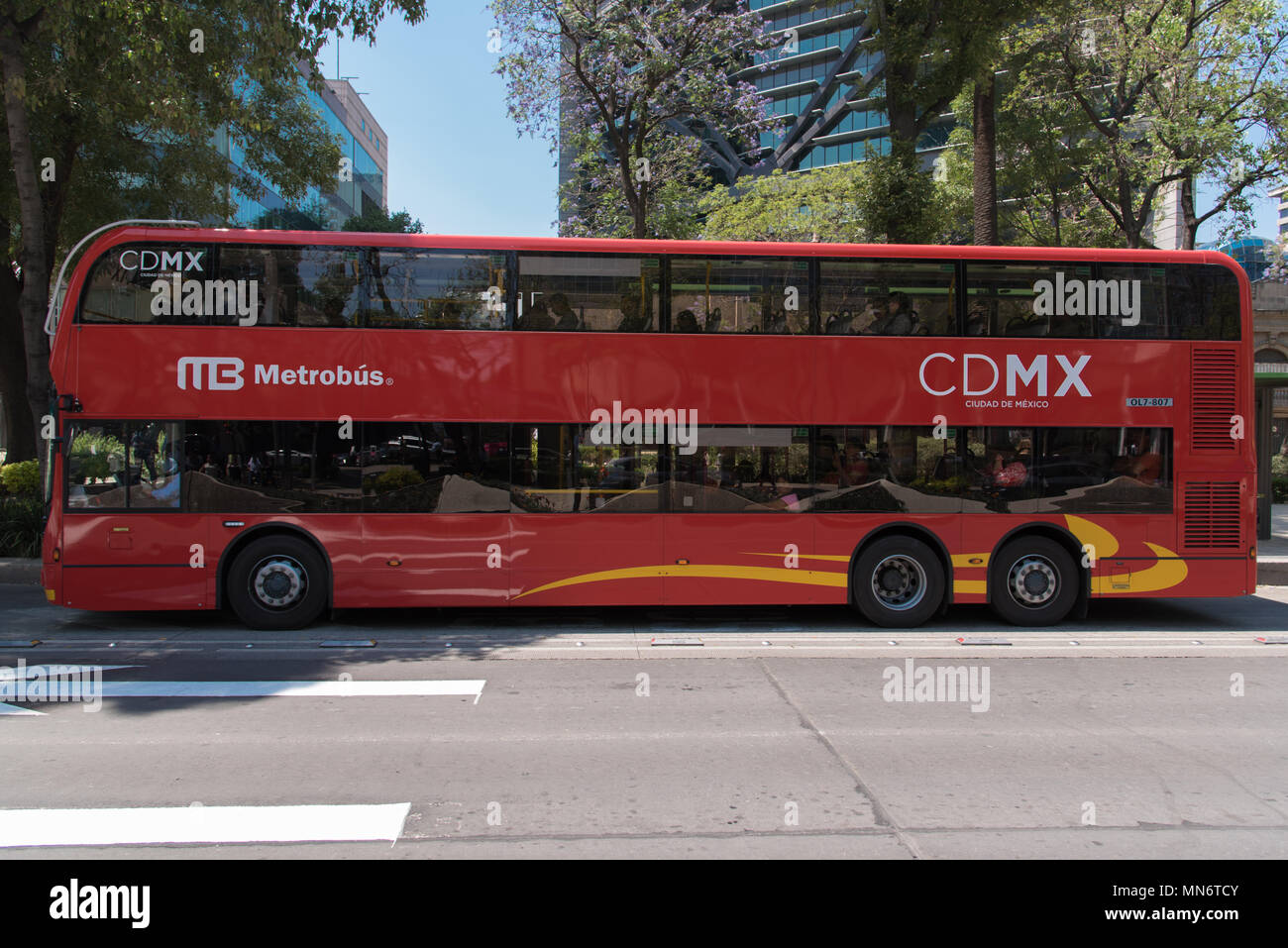 Metrobus bus mexico city Banque de photographies et d’images à haute ...