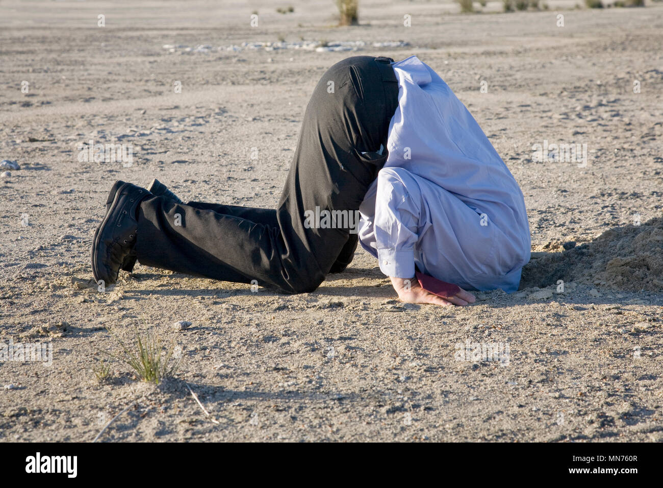 Creuser un trou dans le sable Banque de photographies et d’images à ... Creuser un trou dans le sable Banque de photographies et d’images à ...