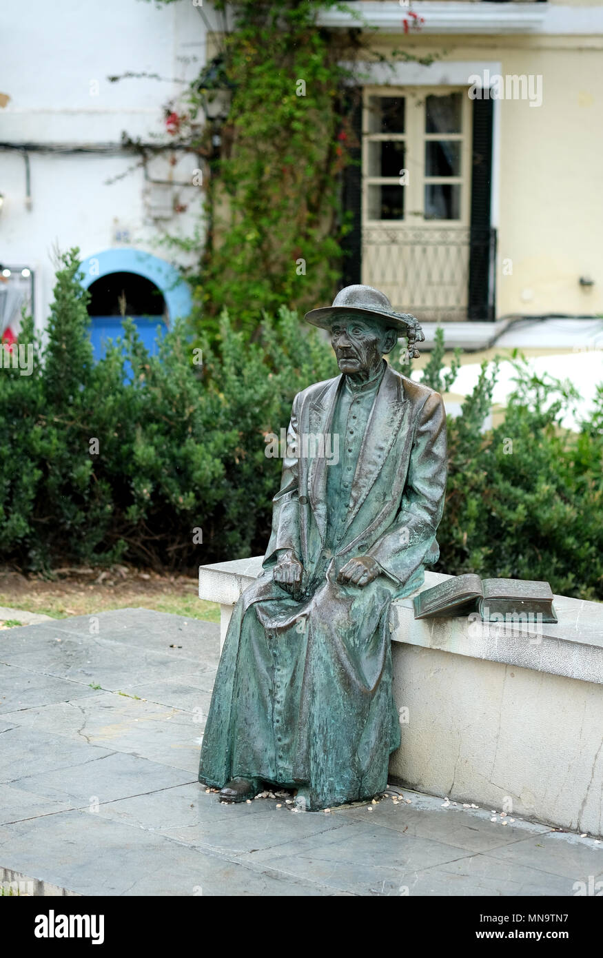 Vieil homme assis sculpture en bronze Banque de photographies et d ...
