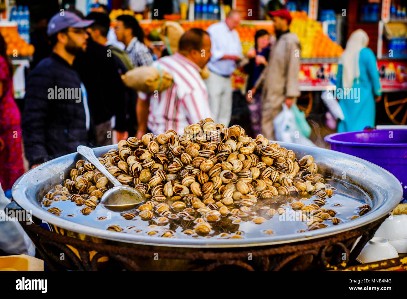 La cuisson à escargots food dans la place Jemaa El Fna, Marrakech ...