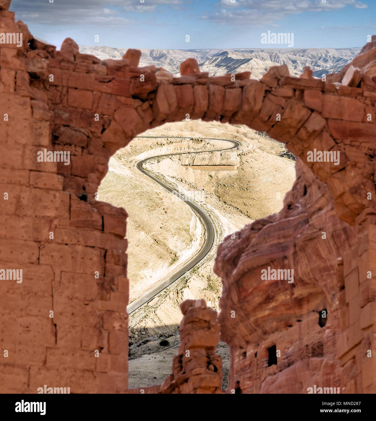 Vue dans une ruine Banque de photographies et d’images à haute ...