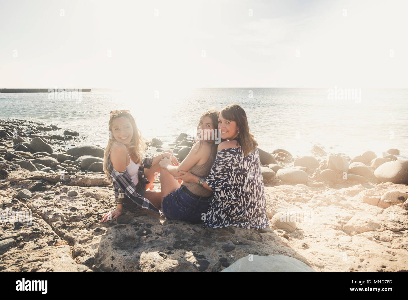 Asseyez Les Filles Banque Dimage Et Photos Alamy