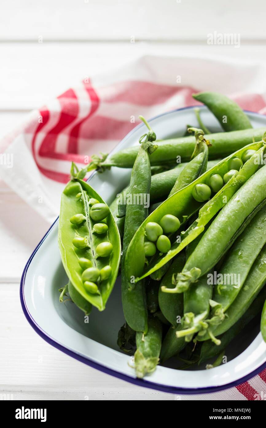 Cosses De Petits Pois Banque d'image et photos - Alamy