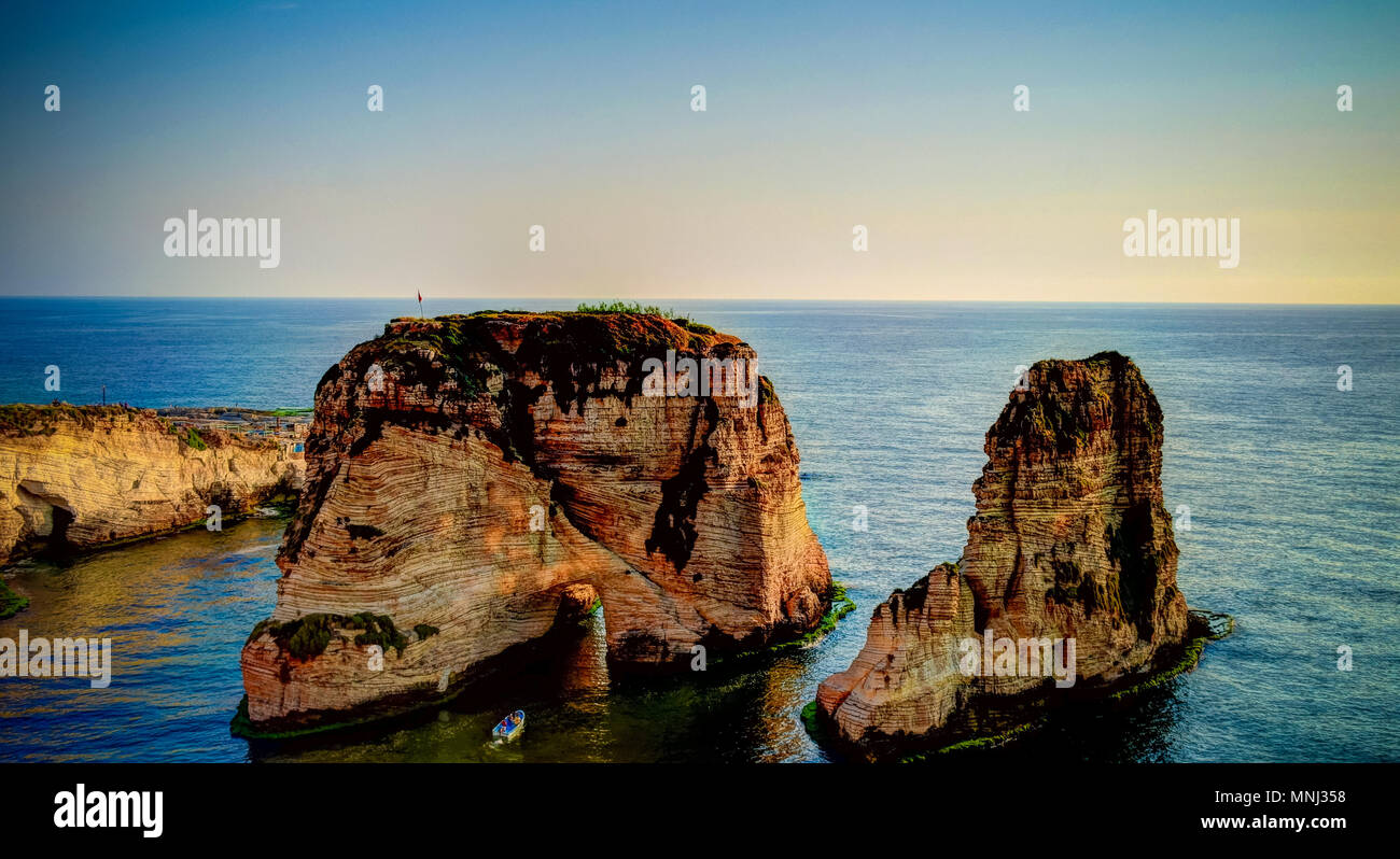 Raouche rock Banque de photographies et d’images à haute résolution - Alamy