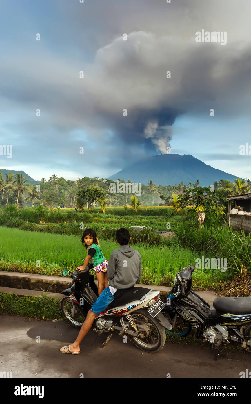 Volcan asiatique Banque de photographies et d’images à haute résolution ...