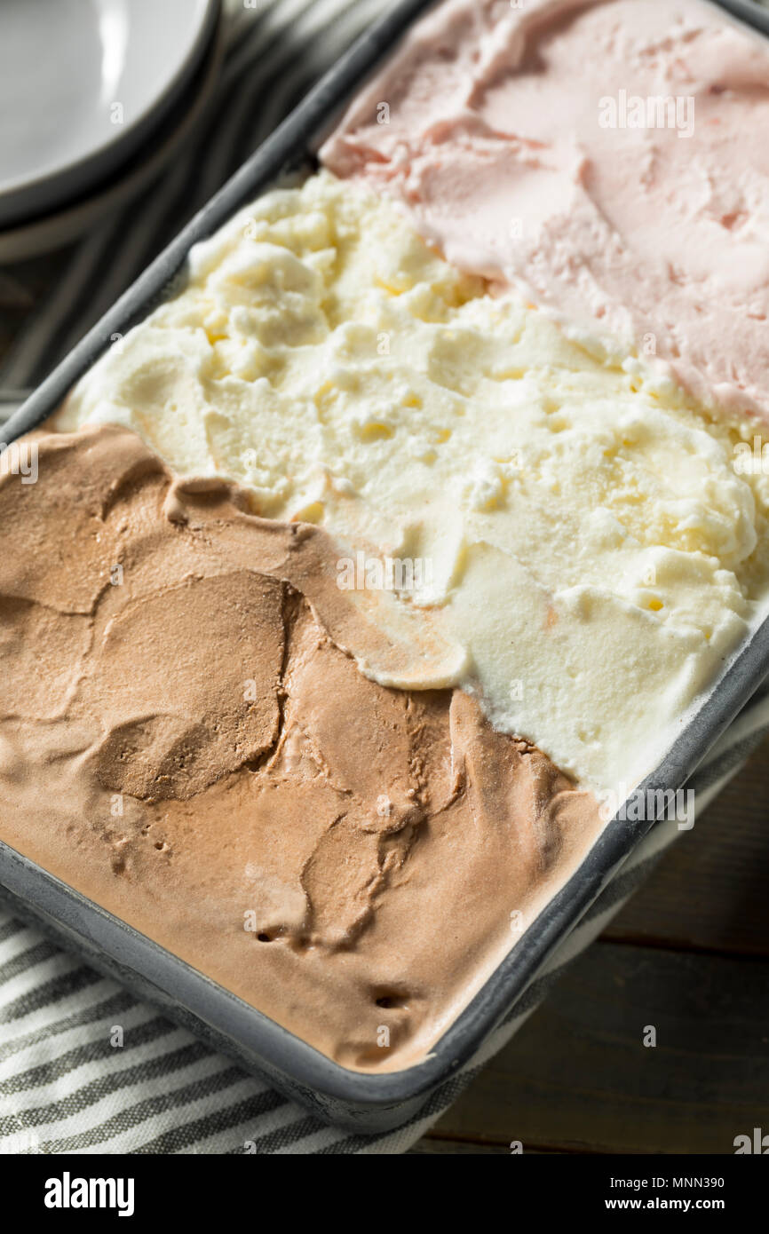 La crème glacée napolitaine fait maison avec la vanille Chocolat et ...