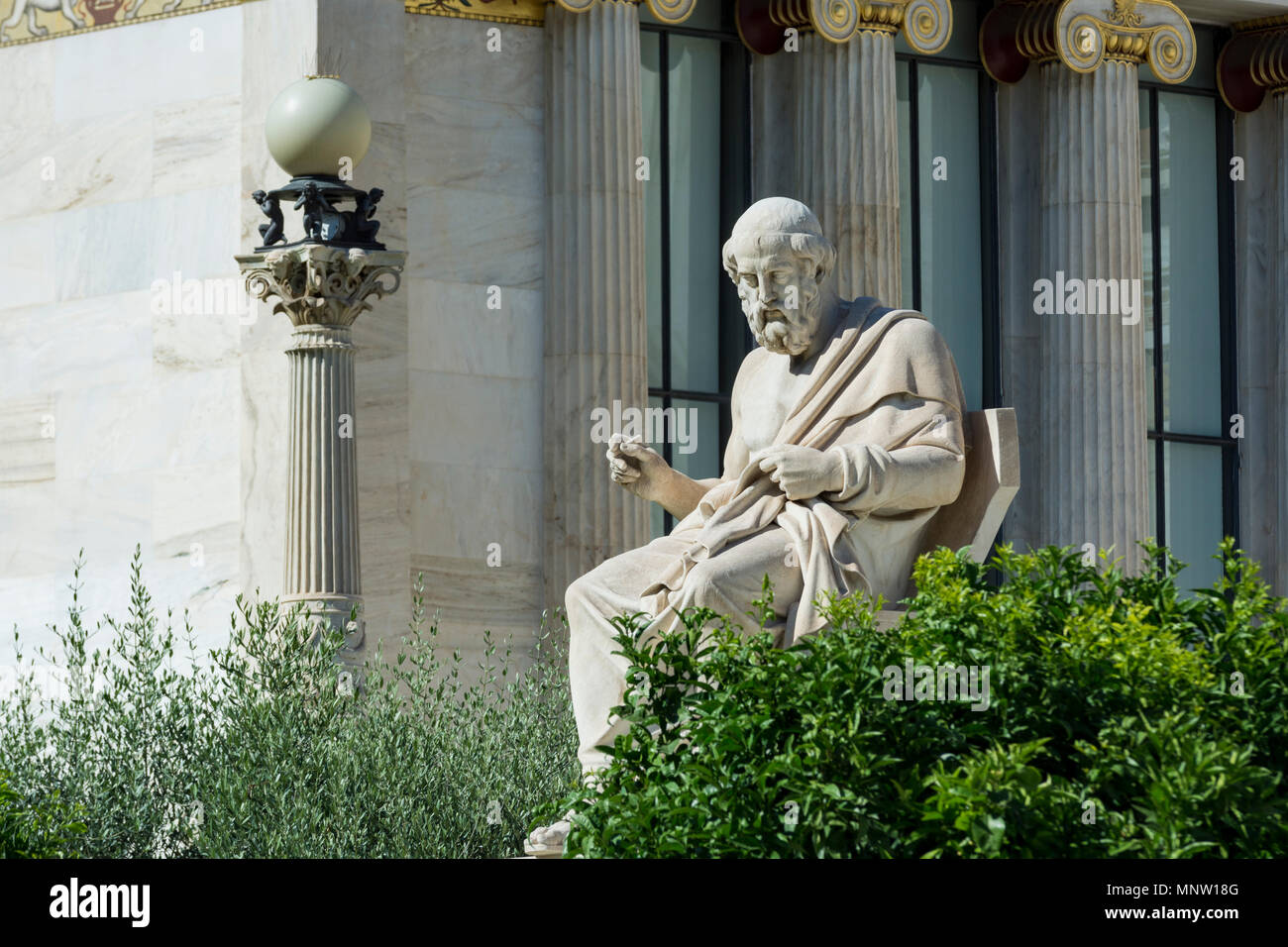 Statue de platon le penseur Banque de photographies et d’images à haute ...