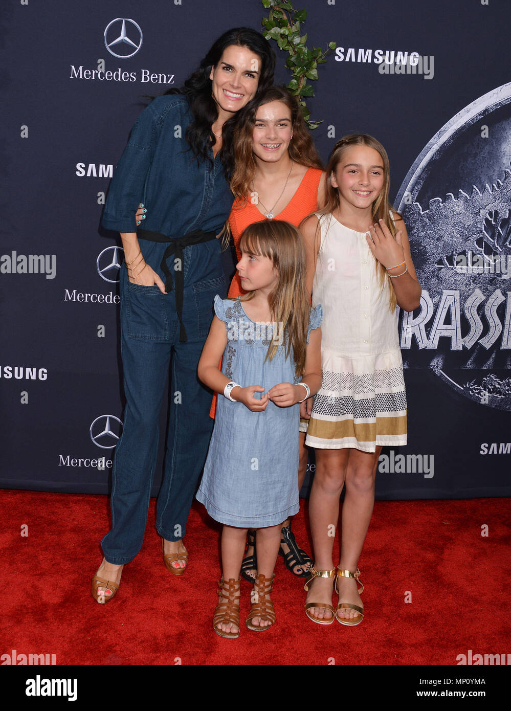 Angie Harmon et enfants à la première mondiale du Jurassique au ...
