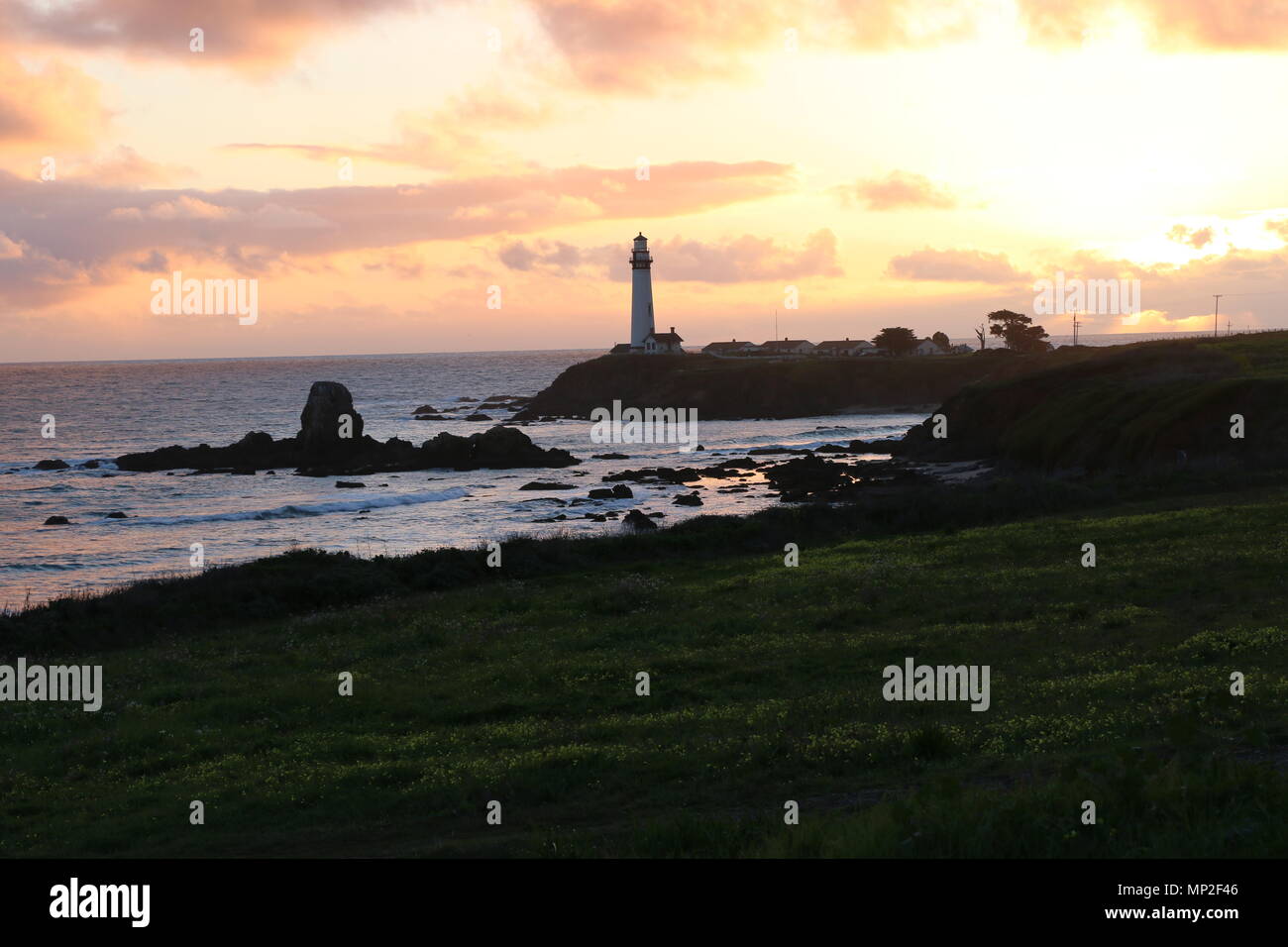 Phare de pigeon point californie Banque de photographies et d’images à ...