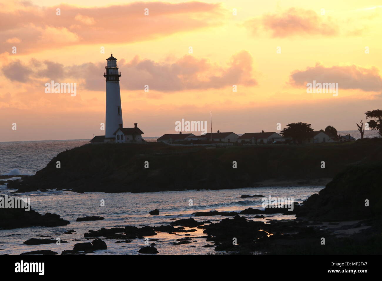 Phare de pigeon point californie Banque de photographies et d’images à ...