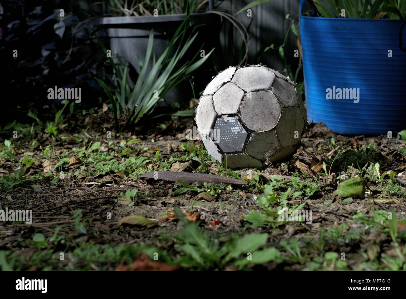 Vieux ballon de football Banque de photographies et d’images à haute ...