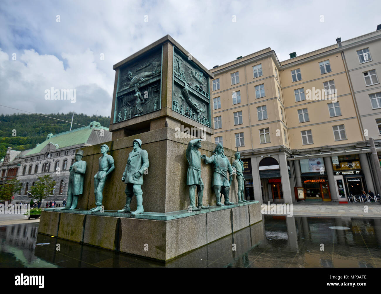 Monument des marins torgallmenningen bergen Banque de photographies et ...