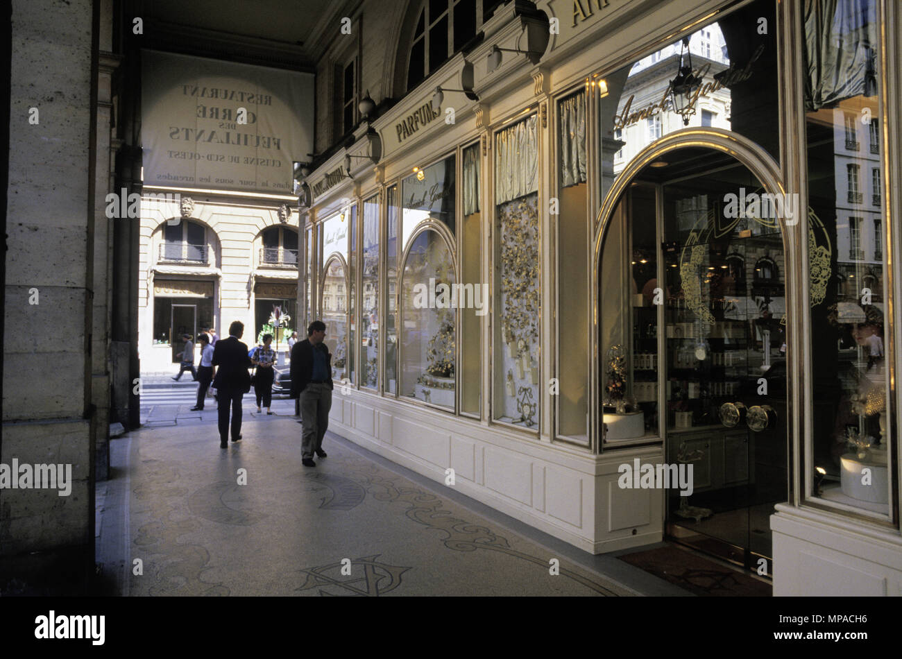 Rivoli paris Banque de photographies et d’images à haute résolution - Alamy