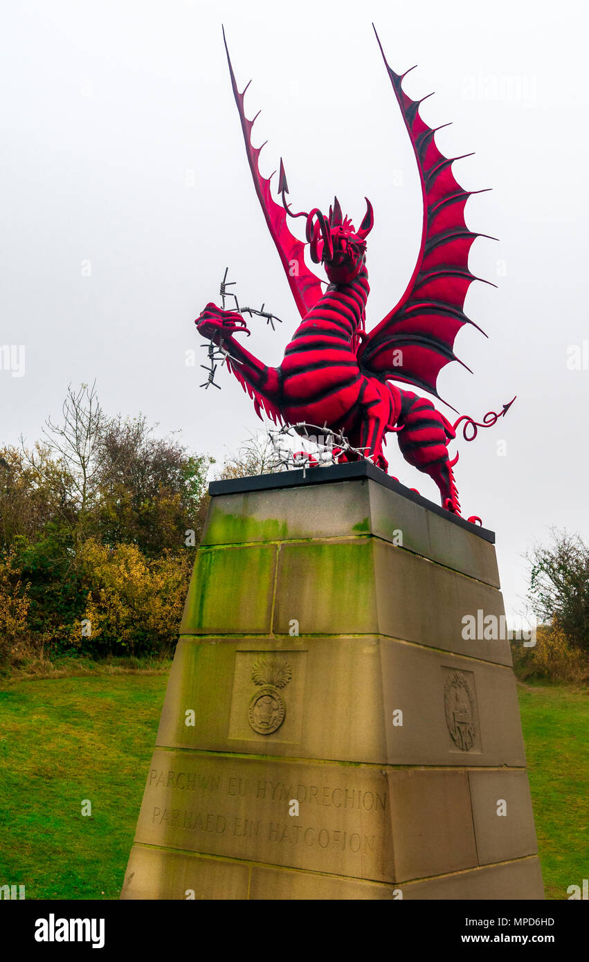 Welsh dragon monument at mametz wood Banque de photographies et d ...