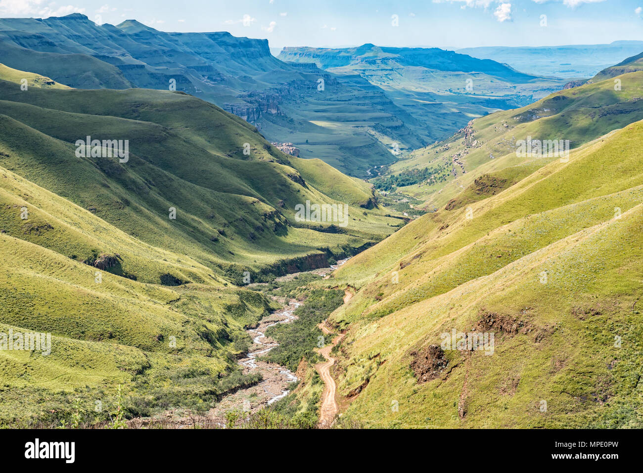 La vue depuis le col de Sani en arrière vers le poste frontière de l ...