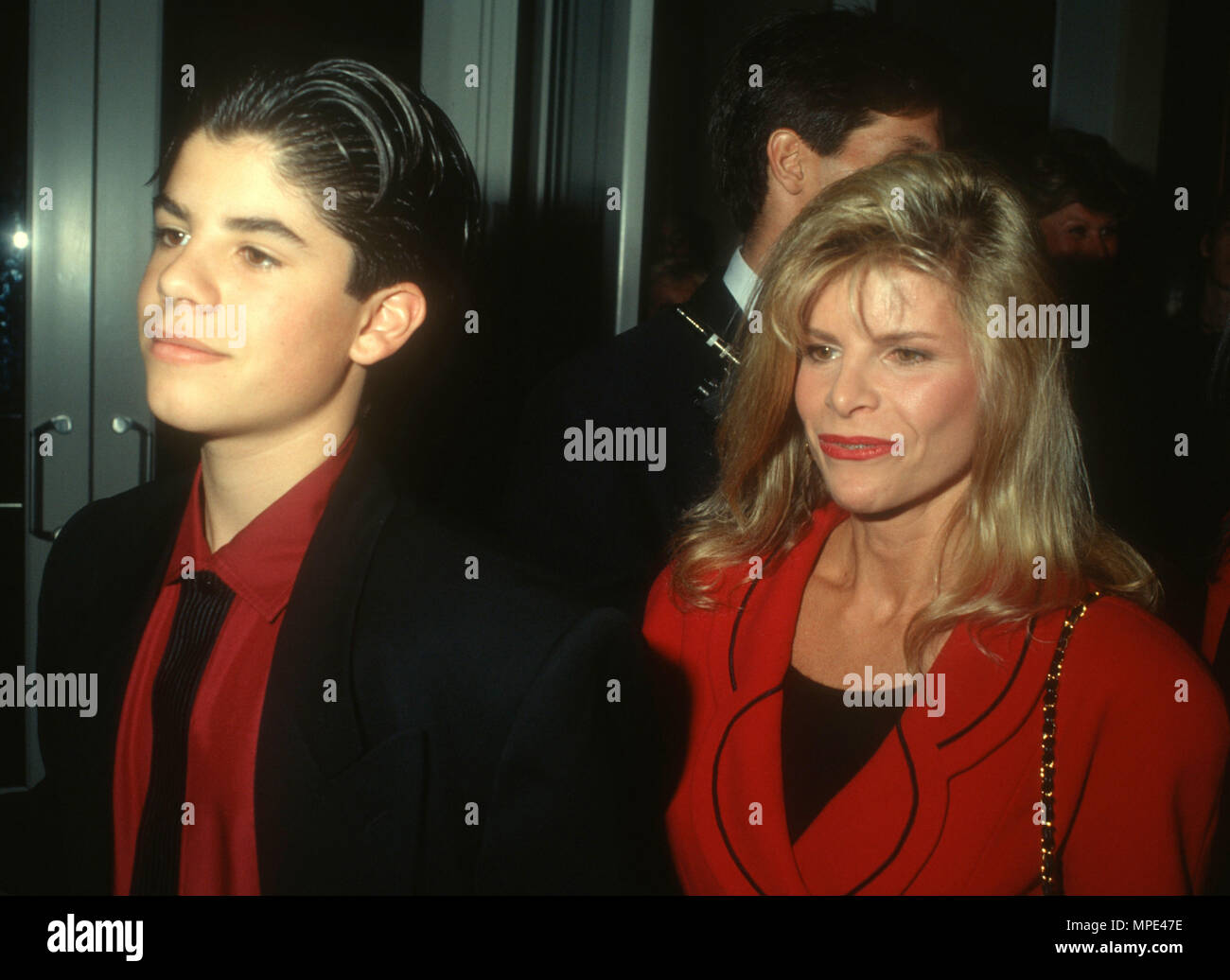 CENTURY CITY, CA - 5 février : (L-R) Sage Stallone Acteur et mère Sasha Czack assister à 'LA ...